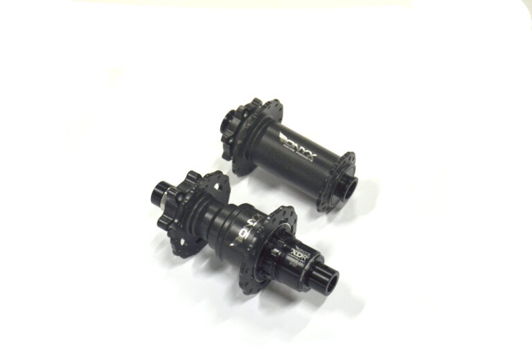 Onyx Vesper Boost ISO 6-Bolt 28H, Retroreflective Black - Onyx Hubs Europe